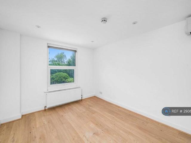 1 bedroom in a house share to rent
