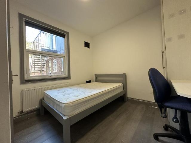 1 bedroom in a house share to rent