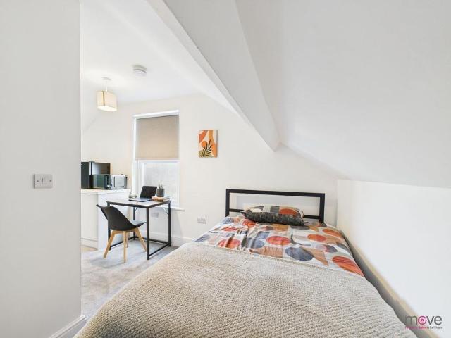 1 bedroom in a house share to rent