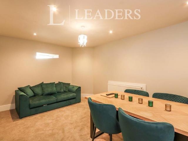 1 bedroom in a house share to rent