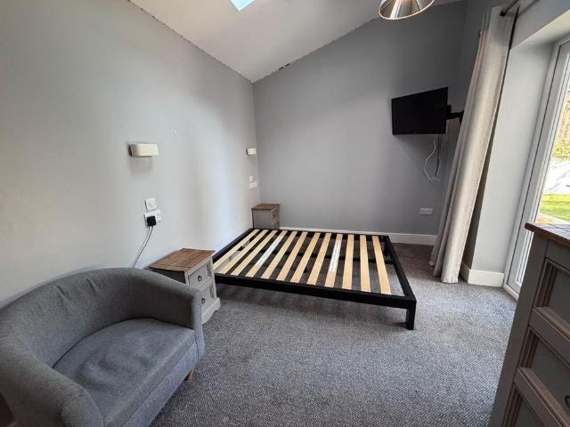1 bedroom in a house share to rent