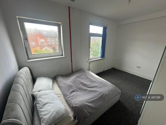 1 bedroom in a house share to rent