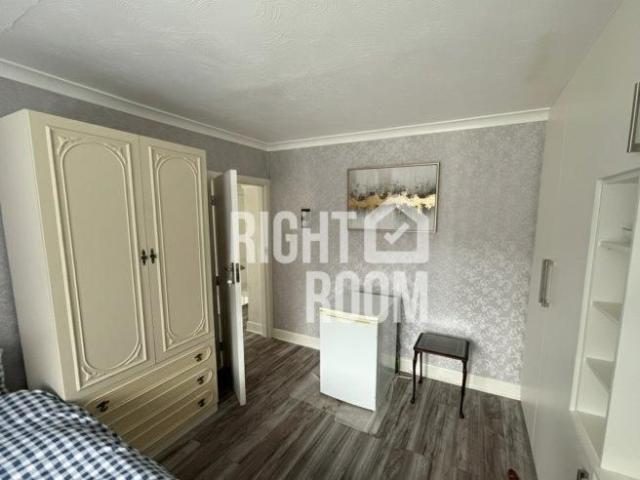 1 bedroom in a house share to rent