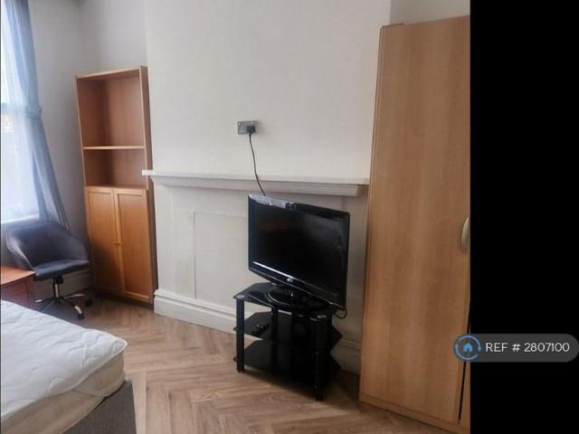 1 bedroom in a house share to rent
