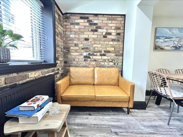 1 bedroom in a house share to rent