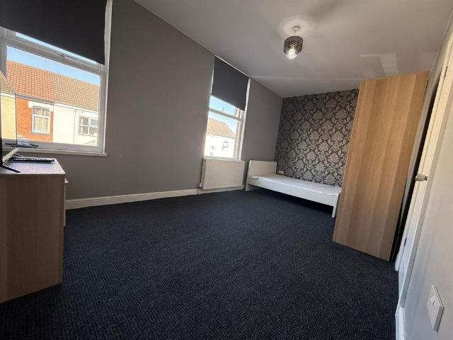 1 bedroom in a house share to rent
