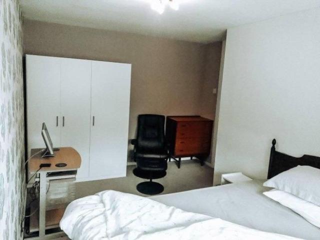 1 bedroom in a house share to rent