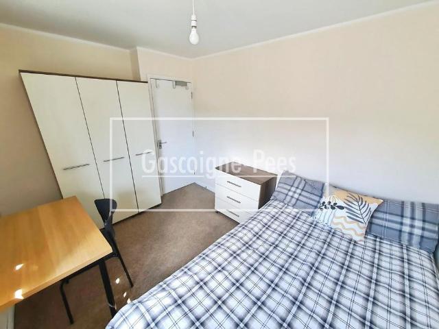1 bedroom in a house share to rent