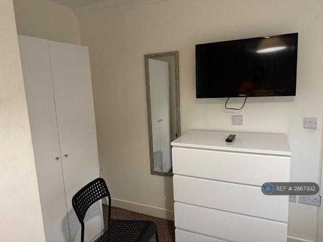 1 bedroom in a house share to rent