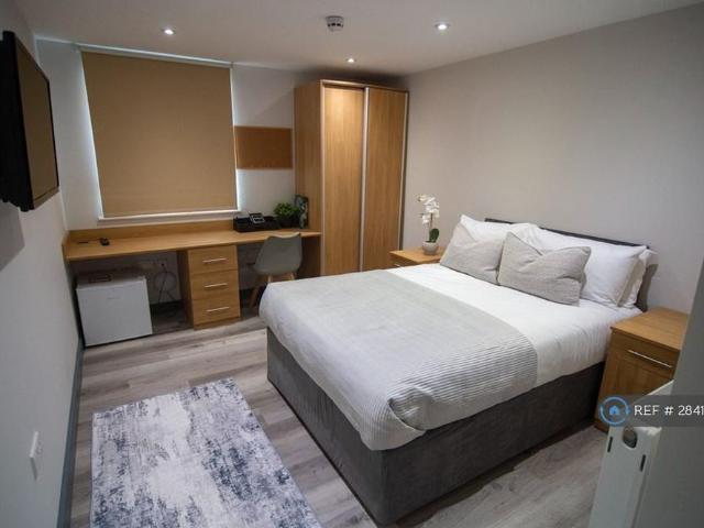 1 bedroom in a house share to rent