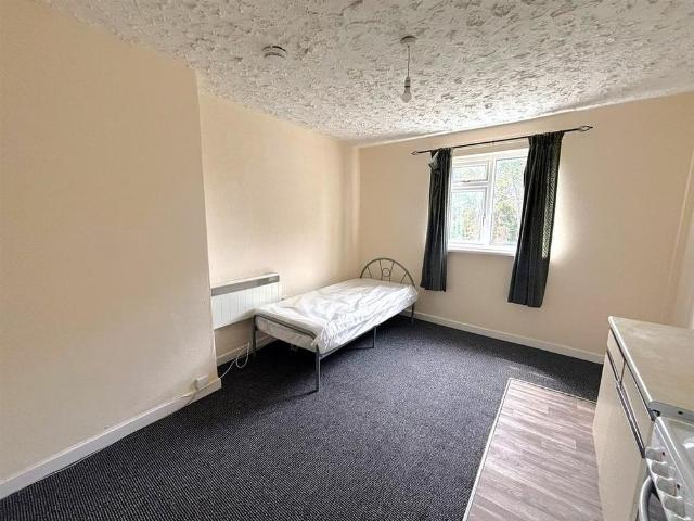 1 bedroom in a house share to rent