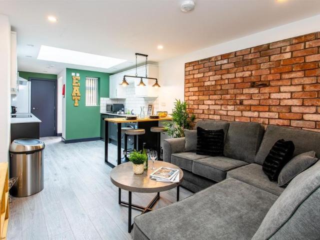 1 bedroom in a house share to rent