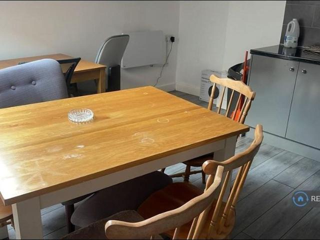 1 bedroom in a house share to rent