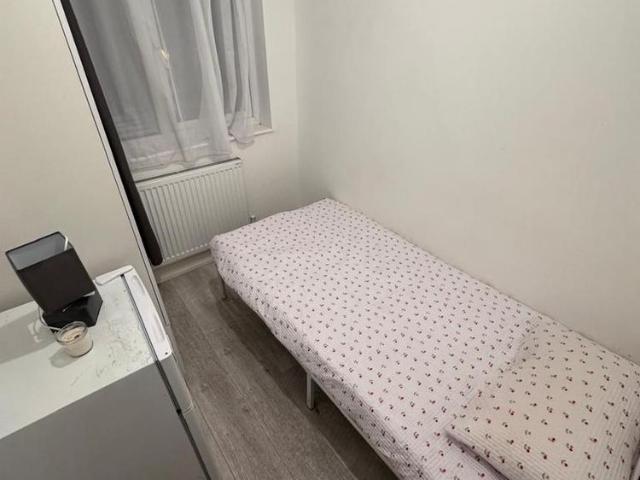 1 bedroom in a house share to rent