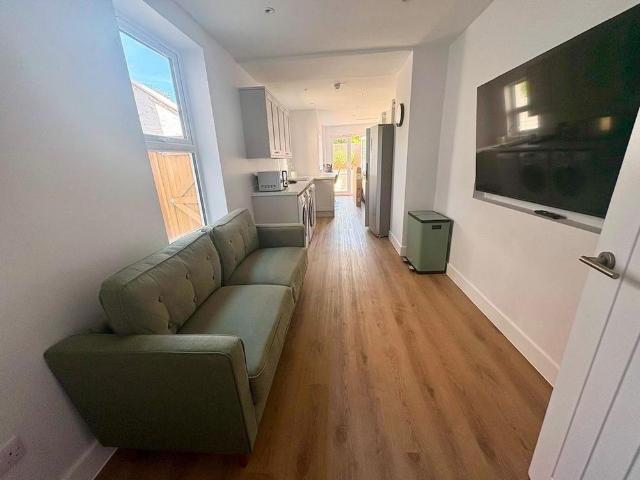 1 bedroom in a house share to rent