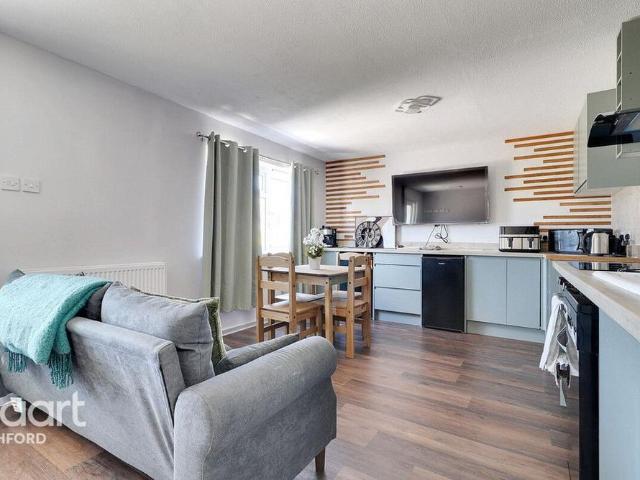 1 bedroom in a house share to rent