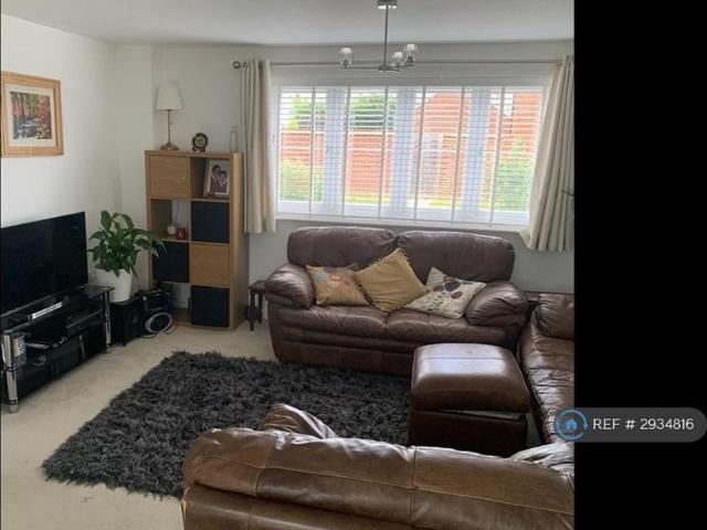 1 bedroom in a house share to rent