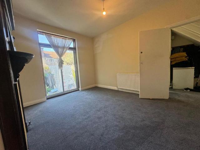 1 bedroom in a house share to rent