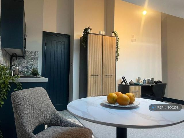 1 bedroom in a house share to rent