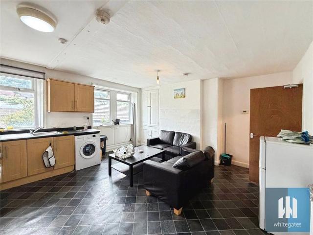 1 bedroom in a house share to rent