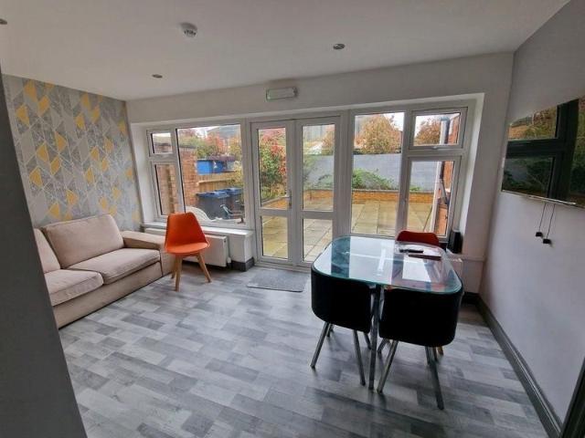 1 bedroom in a house share to rent