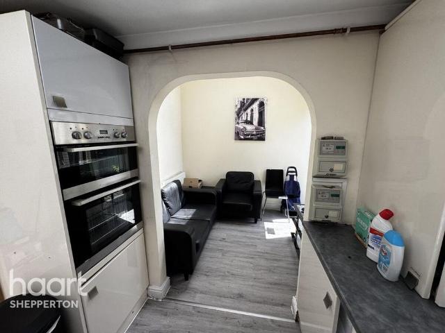 1 bedroom in a house share to rent