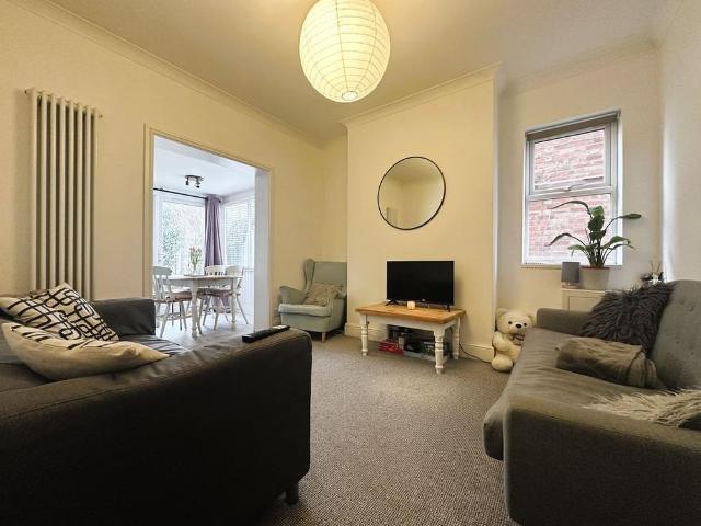 1 bedroom in a house share to rent