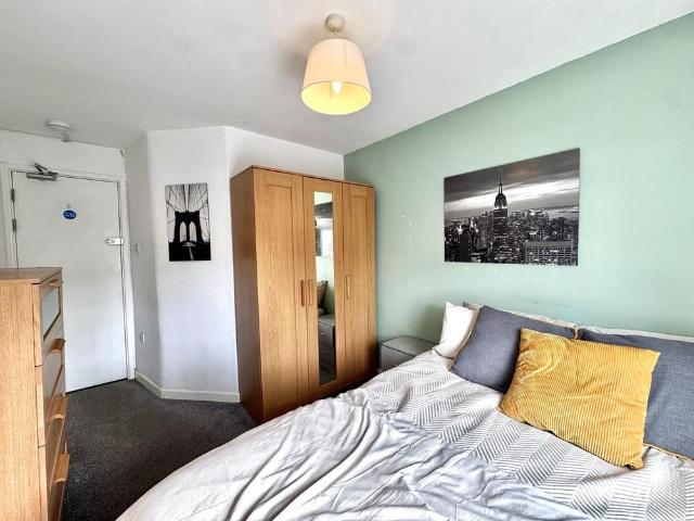 1 bedroom in a house share to rent