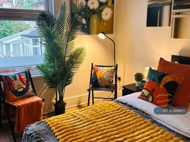 1 bedroom in a house share to rent