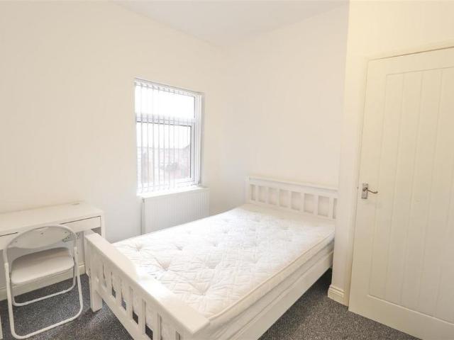 1 bedroom in a house share to rent