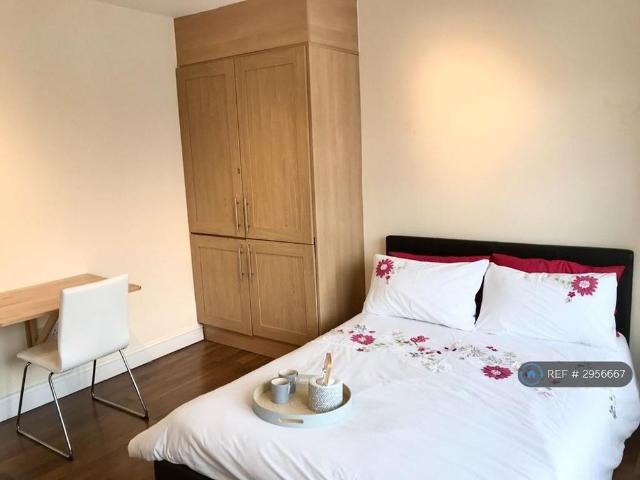 1 bedroom in a house share to rent
