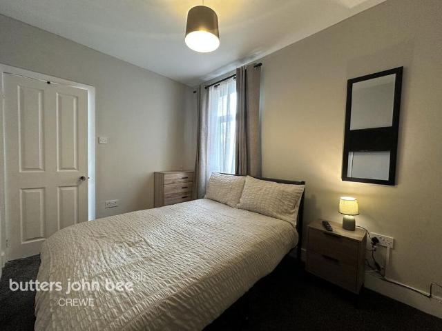 1 bedroom in a house share to rent