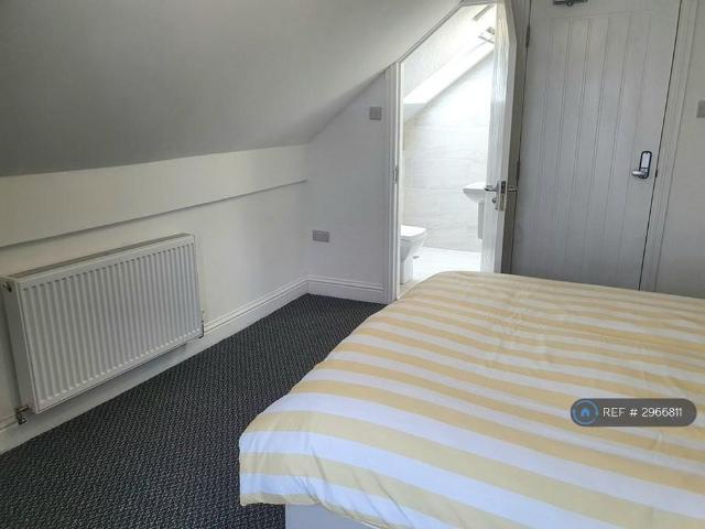 1 bedroom in a house share to rent