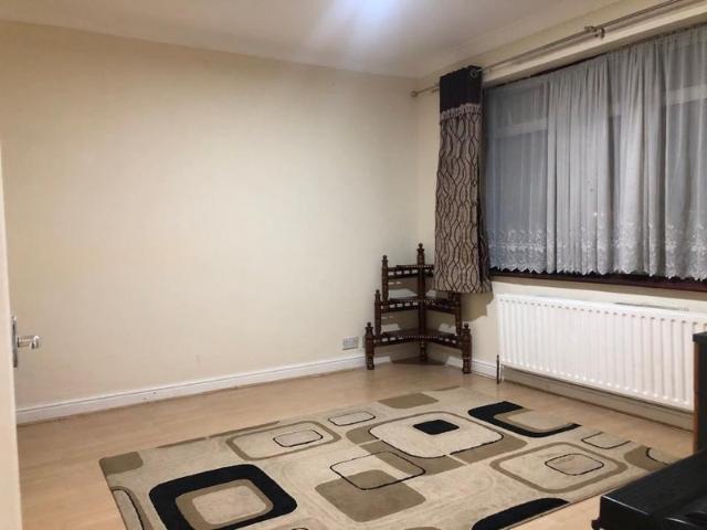 1 bedroom in a house share to rent