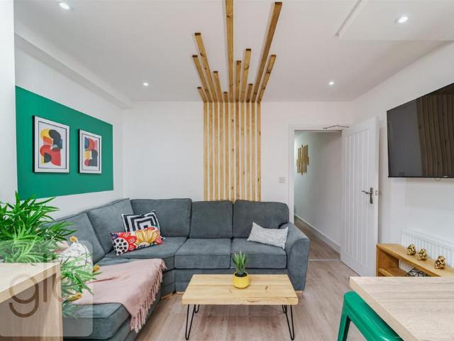 1 bedroom in a house share to rent