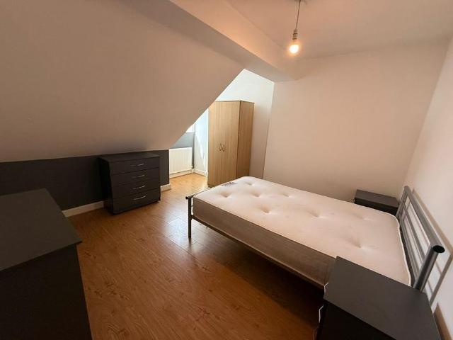 1 bedroom in a house share to rent
