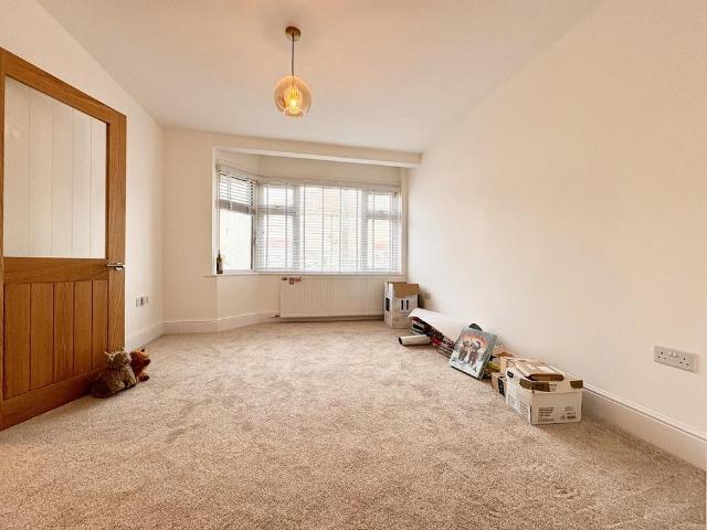 1 bedroom in a house share to rent
