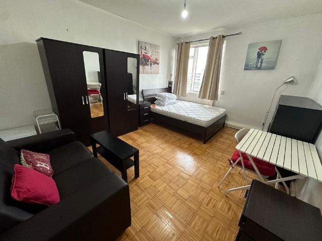 1 bedroom in a house share to rent