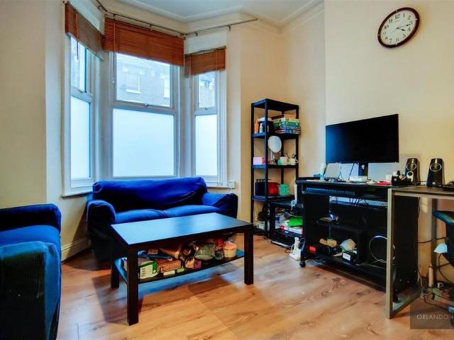 1 bedroom in a house share to rent