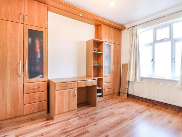1 bedroom in a house share to rent