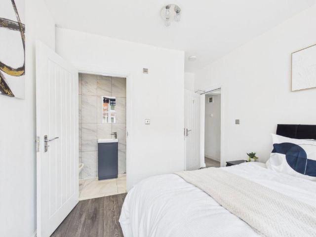 1 bedroom in a house share to rent