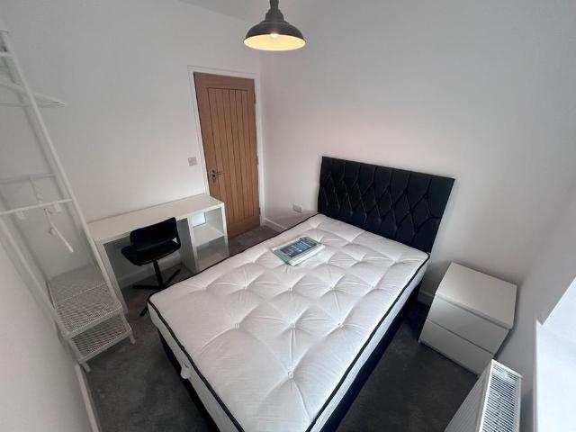 1 bedroom in a house share to rent