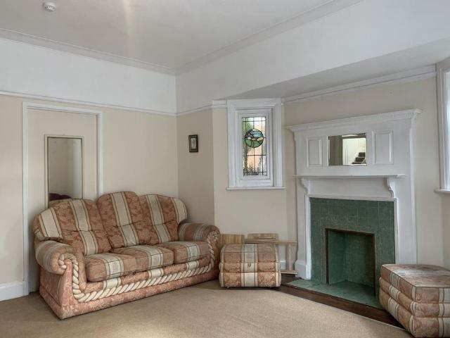 1 bedroom in a house share to rent