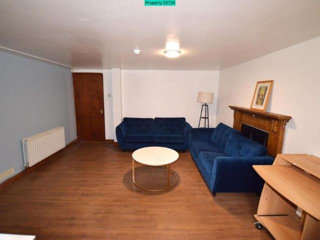 1 bedroom in a house share to rent