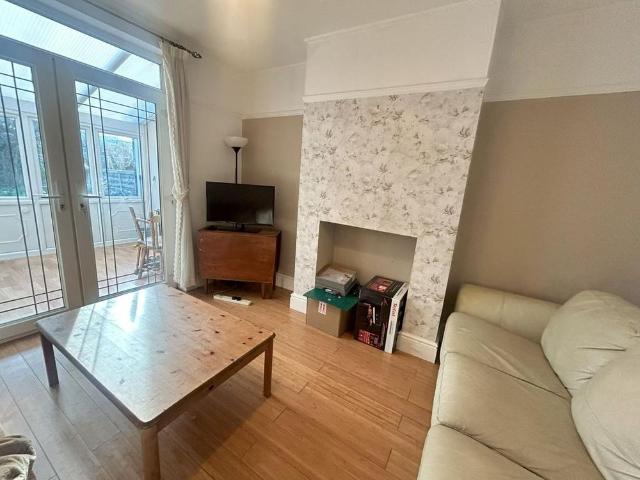 1 bedroom in a house share to rent