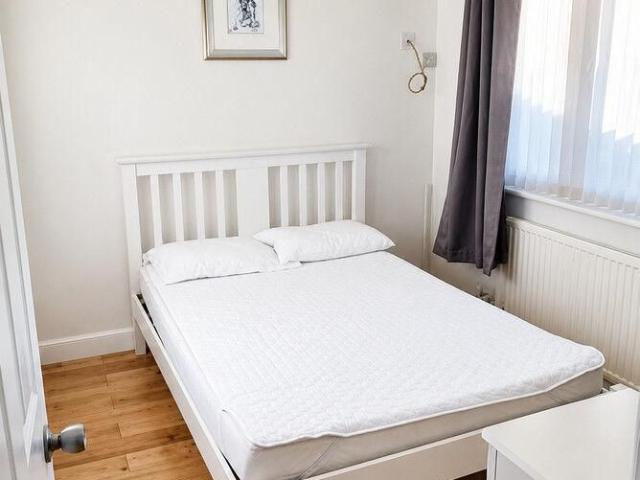 1 bedroom in a house share to rent