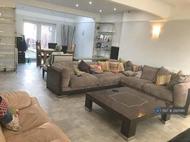 1 bedroom in a house share to rent