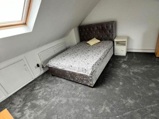1 bedroom in a house share to rent