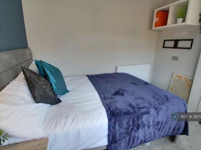 1 bedroom in a house share to rent