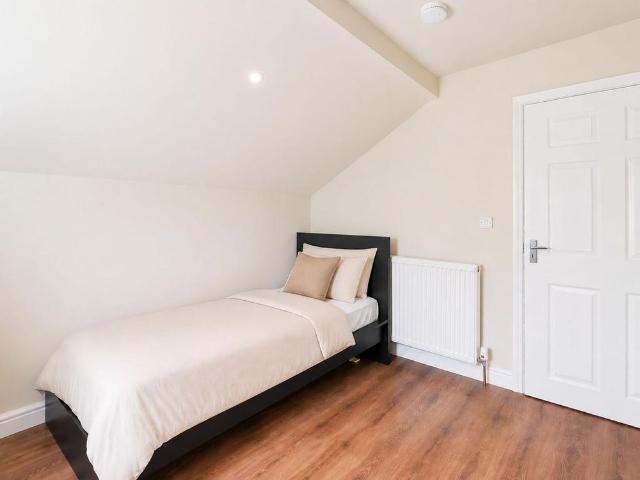 1 bedroom in a house share to rent